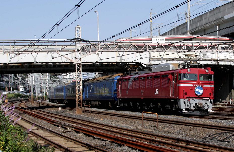 昨日東十条で撮影することができた列車から、お召しがらみの列車を2本、E655系「なごみ」とEF81－81牽引「北斗星」 : 電気屋の鉄道資料館