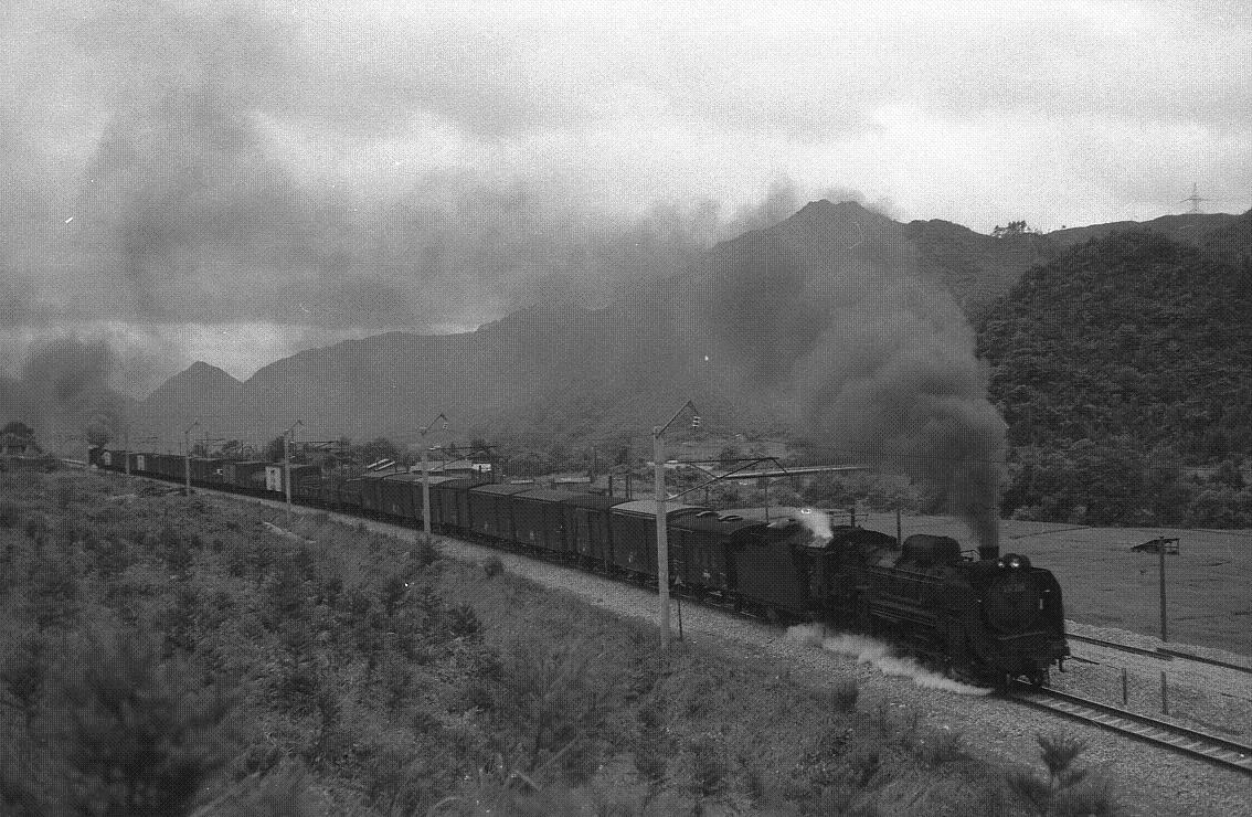 1971年9月6日 奥羽本線碇ヶ関から新陣場駅間で撮影したD51＋D51客車列車 : 電気屋の鉄道資料館