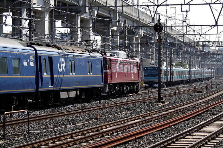昨日東十条で撮影することができた列車から、お召しがらみの列車を2本、E655系「なごみ」とEF81－81牽引「北斗星」 : 電気屋の鉄道資料館