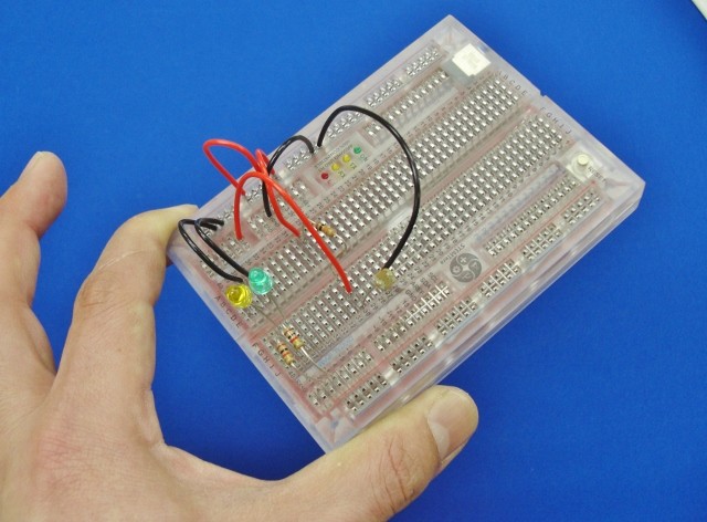 デジットBlog:話題の「STEMTera Breadboard」で遊んでみました！