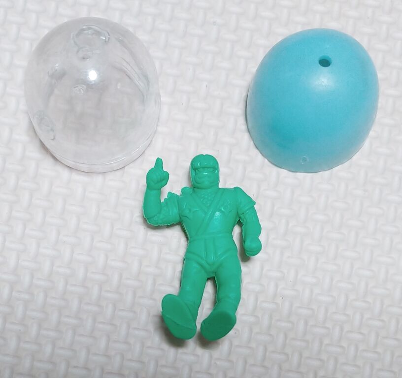 これぞお宝! デッドストックの20円ガチャガチャ用カプセルを開け これぞお宝! デッドストックの20円ガチャガチャ用カプセルを開け