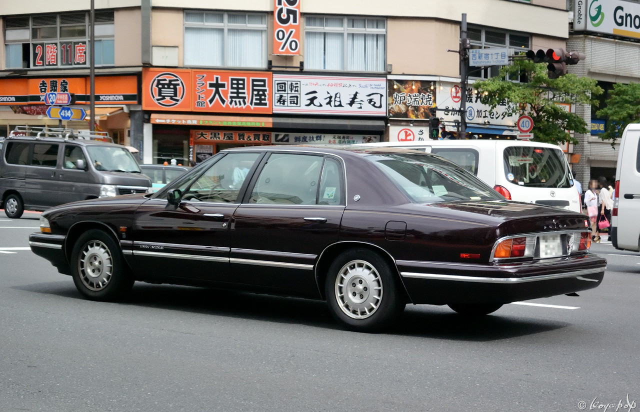 Koyapop’s LIBRARY ☆ BEAUTIFUL CARS +1 ☆ : 甲州街道のビュイック パーク アベニュー -01