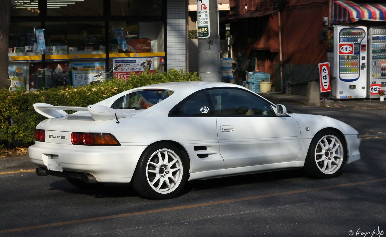 Koyapop’s LIBRARY ☆ BEAUTIFUL CARS +1 ☆ : 世田谷通りのトヨタ MR2