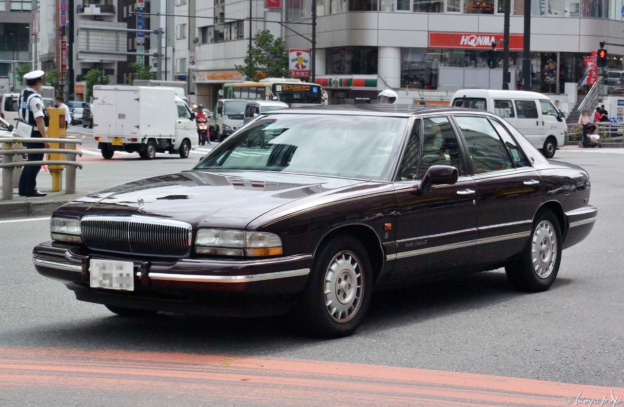 Koyapop’s LIBRARY ☆ BEAUTIFUL CARS +1 ☆ : 甲州街道のビュイック パーク アベニュー -02