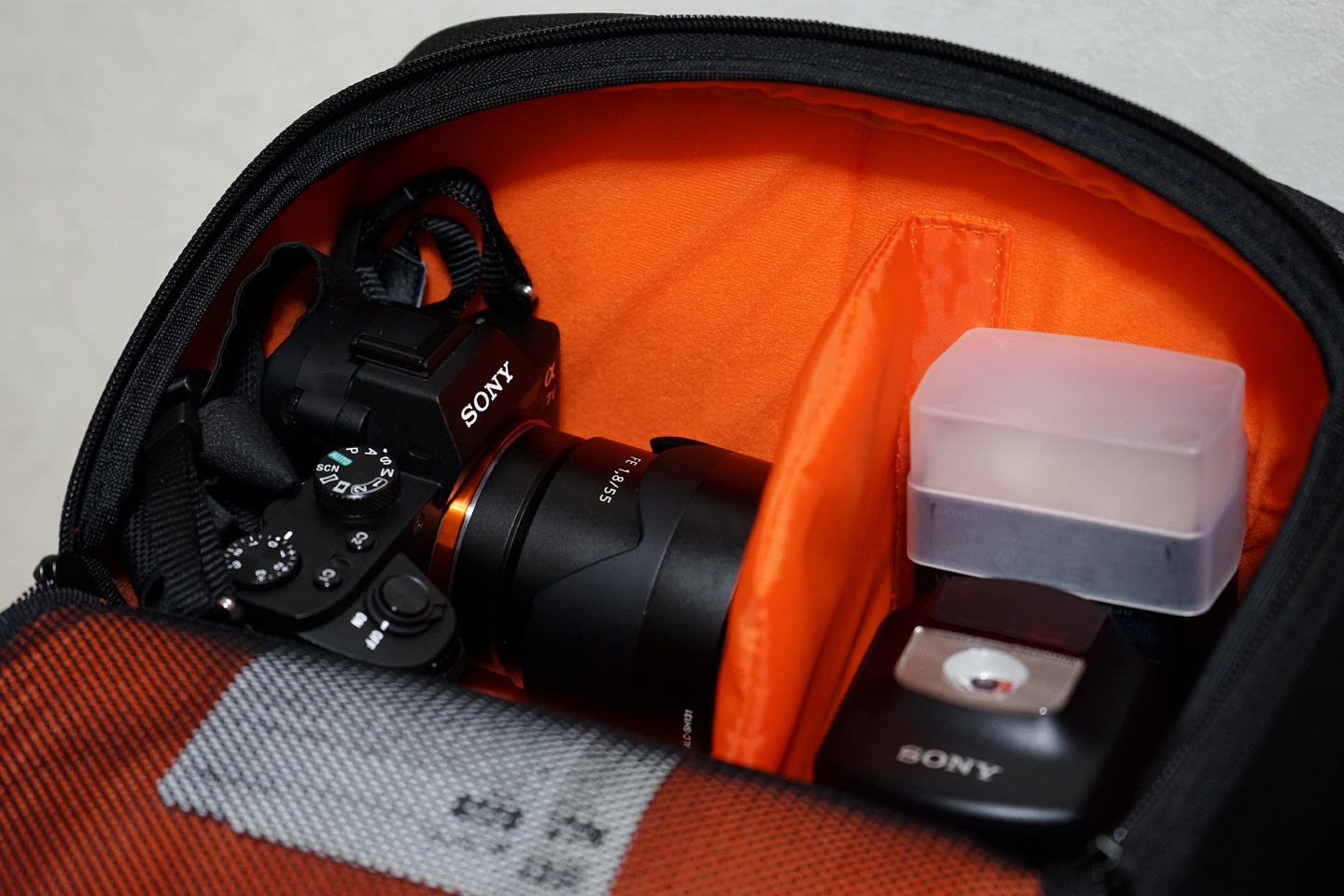 「LCS-BP3」、イベント、旅行に最適なソニーの大容量カメラバッグを買いました。 : 黄昏ドライブイン コスプレカメコはデジタル一眼の夢を見るか？