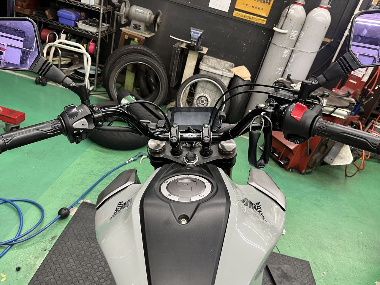 2りんかんブログ:CB125R 250Rハンドル交換！アップハン化 - livedoor Blog（ブログ）