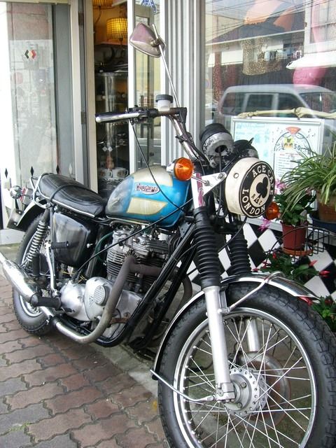 WHEN THE QUIFF WAS KING / ドトキン商會:Triumph TR65 Thunderbird