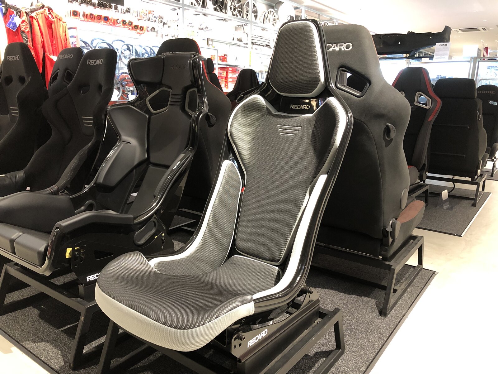 新商品RECARO RCSシート展示してます。 : EAST CLOUD★スバル 日記