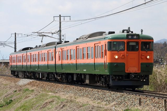 写メ鉄:快速妙高号とEF6437工臨