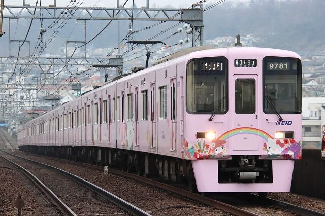写メ鉄:京王線 8712F(高尾HM)、8713F(迎光HM)、9731F(サンリオ)