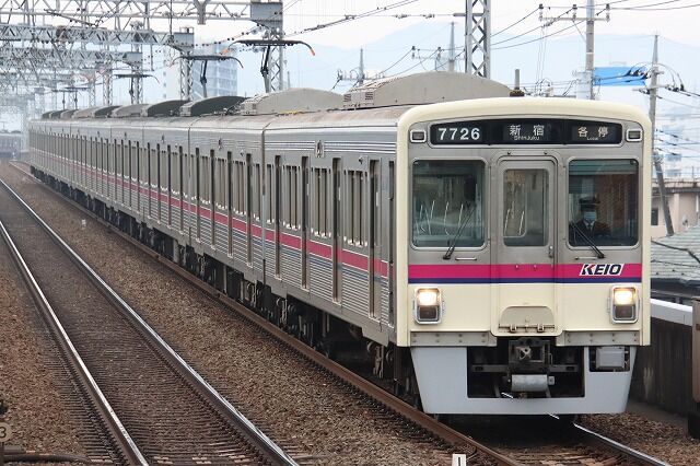 写メ鉄:京王線 8712F(高尾HM)、8713F(迎光HM)、9731F(サンリオ)