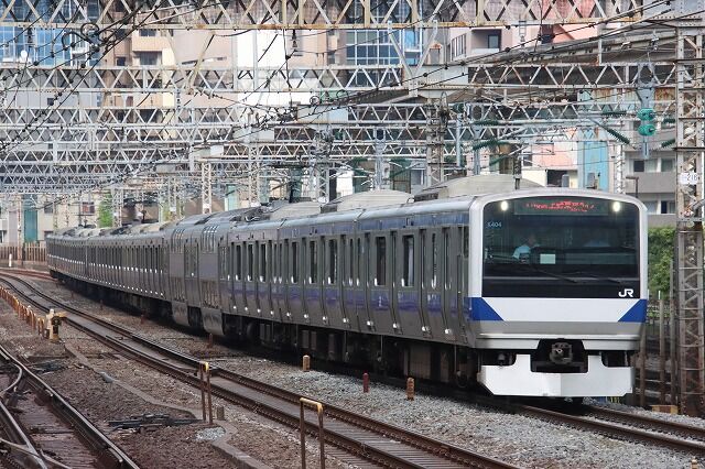 写メ鉄:田町駅で常磐線電車の撮影