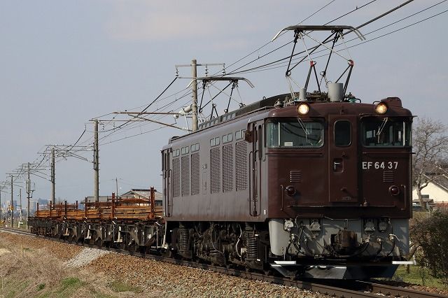 写メ鉄:快速妙高号とEF6437工臨