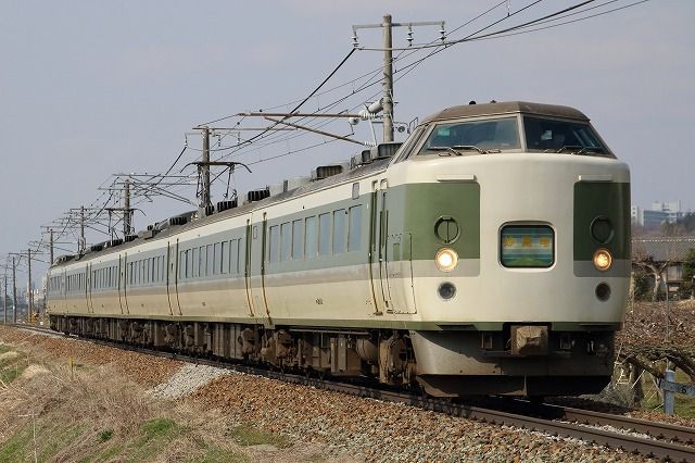 写メ鉄:快速妙高号とEF6437工臨