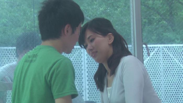 巨乳のお母さんが息子の友達(童貞)に素股でセックス指南!50枚 Avサンプル画像庫