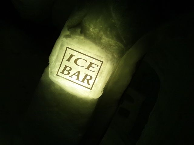 幻想的なスノードーム。。『ICE BAR』 in Furano ★ : K'S-JAPAN。。『天使の微笑み』
