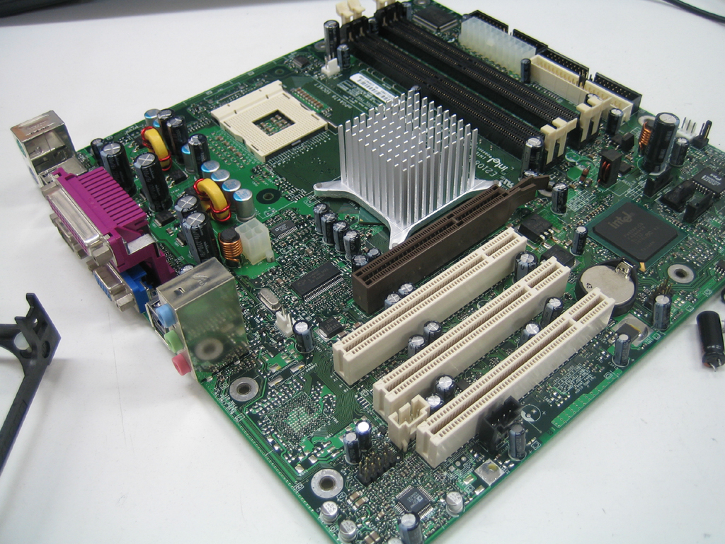 似非管理者の寂しい夜:Intel D865GLCの修理 - livedoor Blog（ブログ）