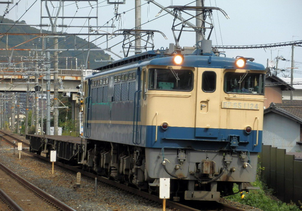 EF65-1124 を 白から黒Hゴム化② : 高名田車両所