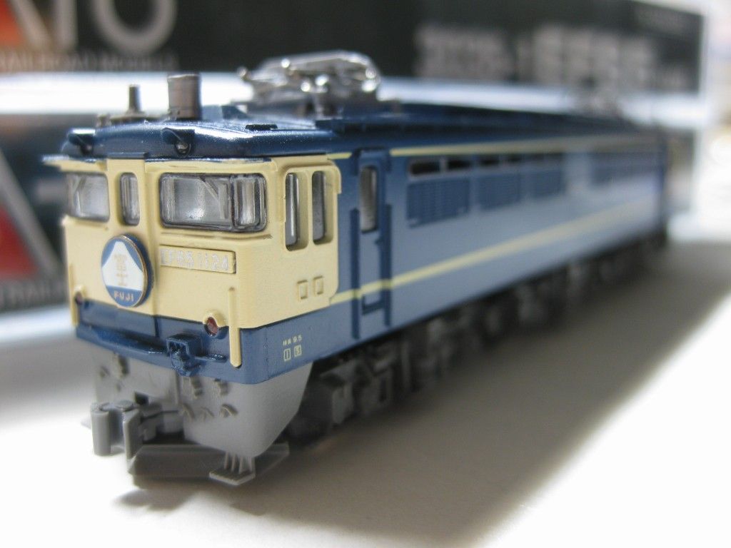 EF65-1124 を 白から黒Hゴム化② : 高名田車両所