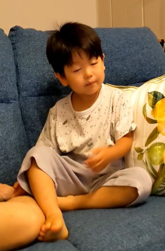 にらめっこ 2 : ettomio ニュース斜め読み