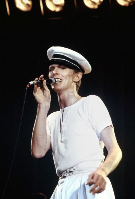 最初の一曲はHeroes : ettomio ニュース斜め読み