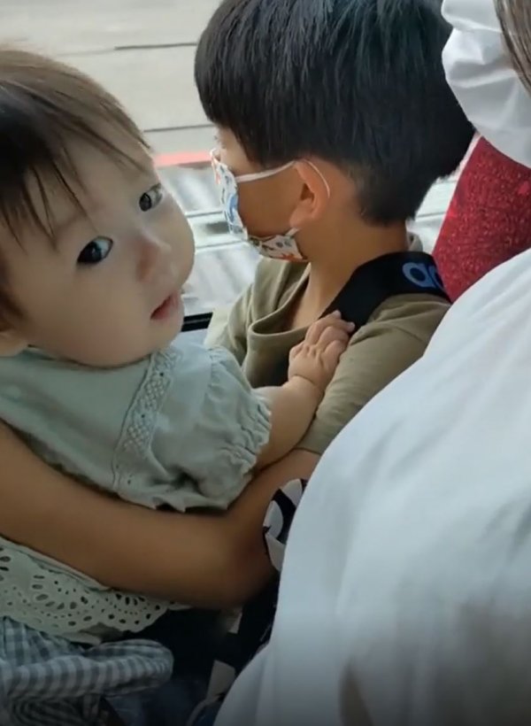 〇〇ちゃん、飛行機旅 : ettomio ニュース斜め読み