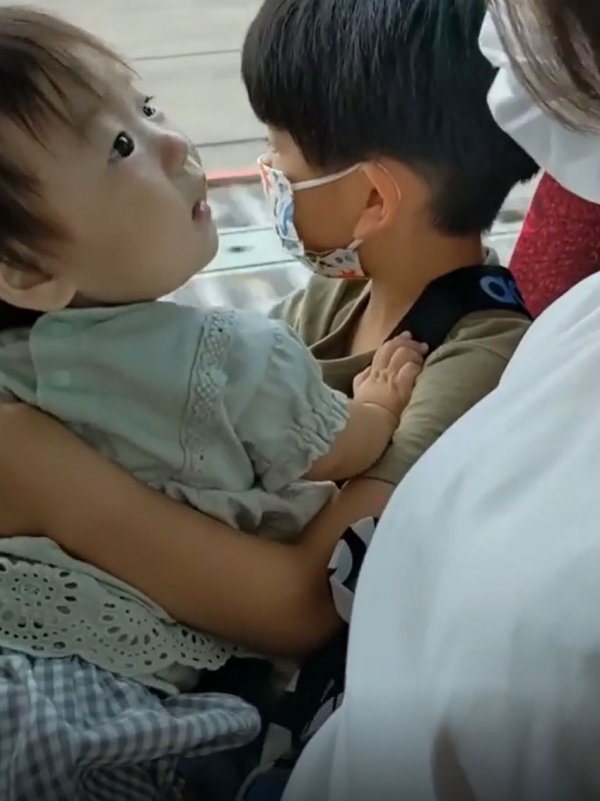 〇〇ちゃん、飛行機旅 : ettomio ニュース斜め読み