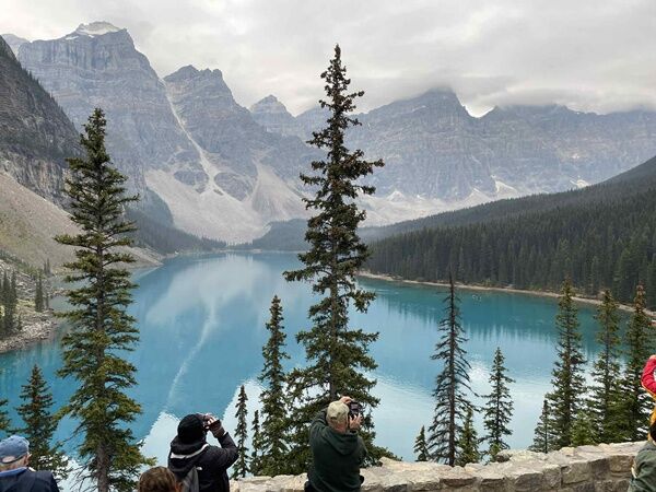 Explorer Canada Holidays Blog : 2025 9/15 ヨーホー国立公園とモレーン湖+渓谷散策ツアー