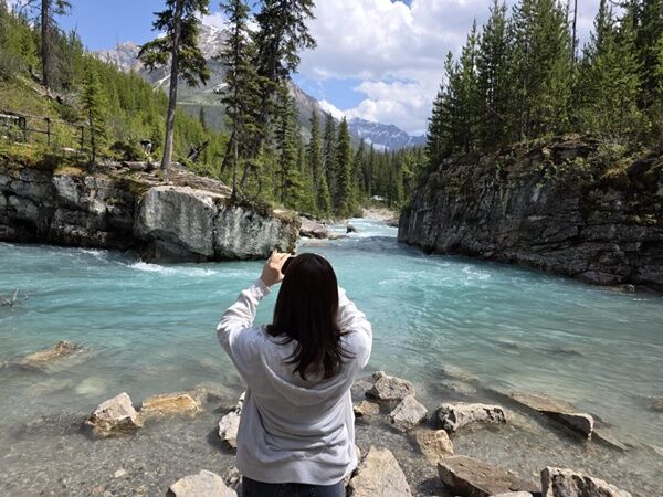 Explorer Canada Holidays Blog : 2025 6/15 ヨーホー国立公園とモレーン湖+渓谷散策ツアー