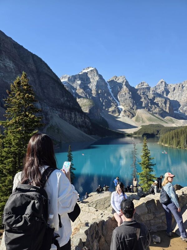 Explorer Canada Holidays Blog : 2025 7/31 ヨーホー国立公園とモレーン湖+渓谷散策ツアー