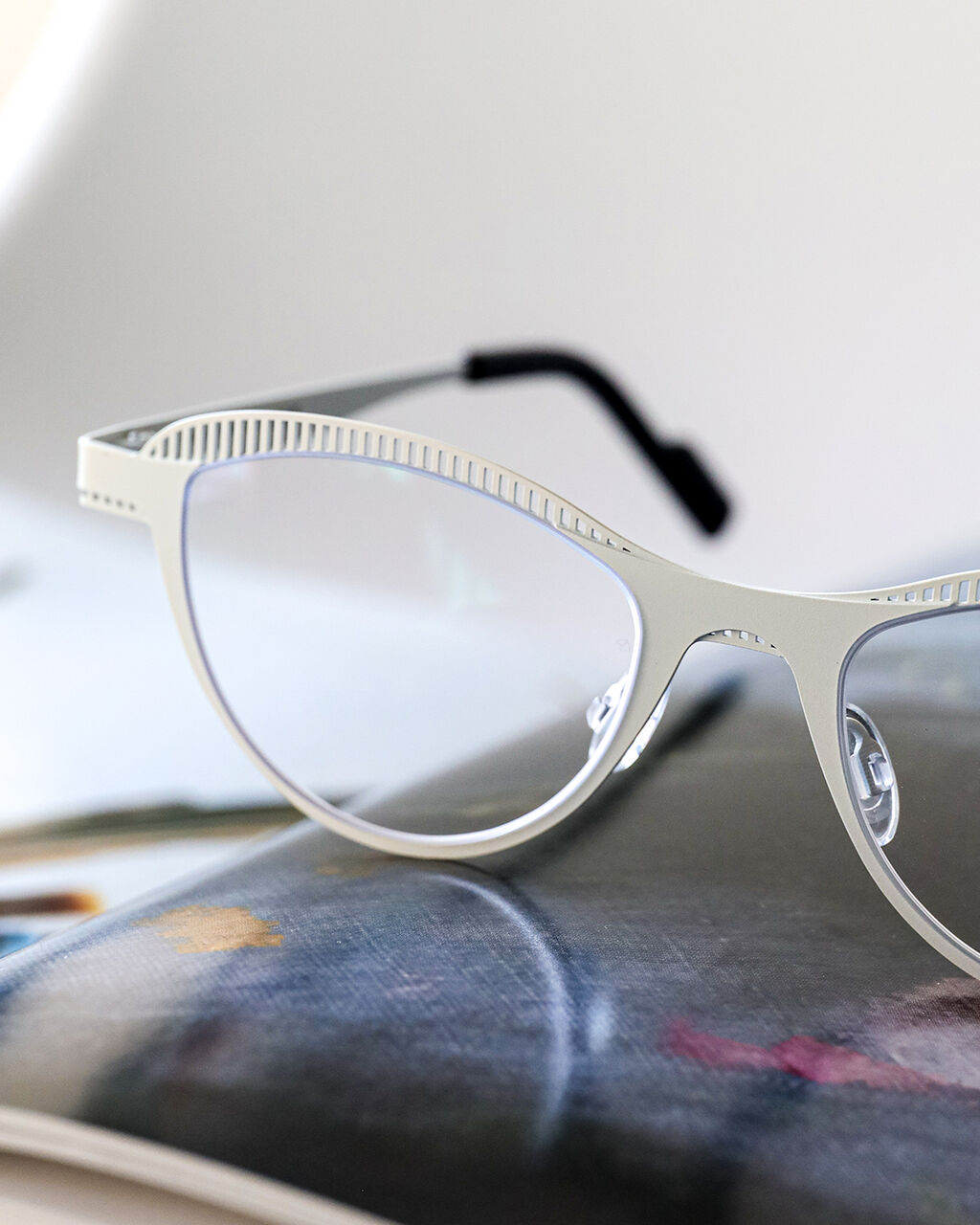theo " Lyner & Pencil " 新作メガネフレーム ｜「線で描く、表情のデザイン。」 : eyewear MEBIUS BLOG