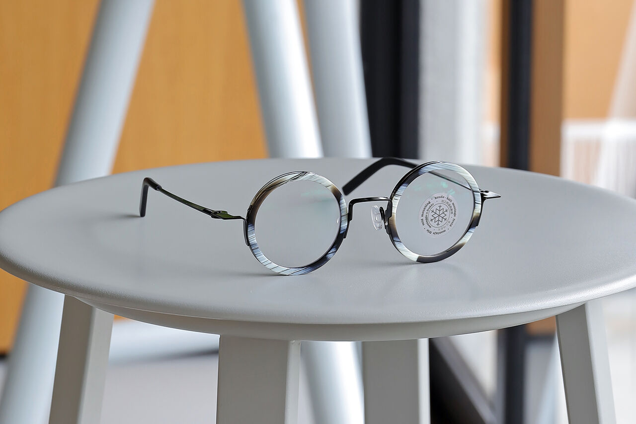 theo " Carrot "" Stoemp "｜お顔に馴染む、温かみのある丸みデザインが絶妙におしゃれ : eyewear MEBIUS BLOG