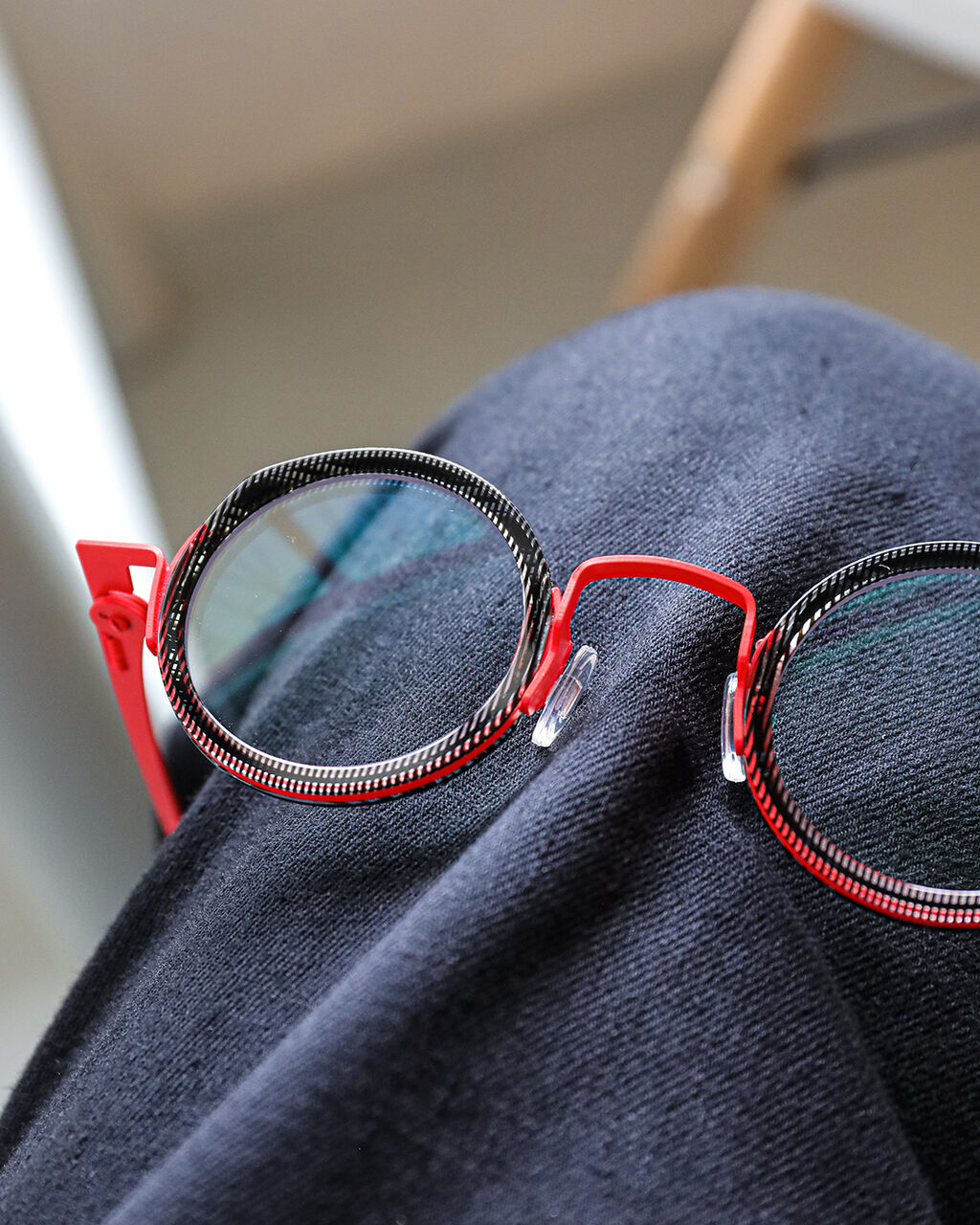 theo：テオ "Carrot" 色で遊ぶ、新しい自分との出会い——人気モデルの新色をご紹介 : eyewear MEBIUS BLOG