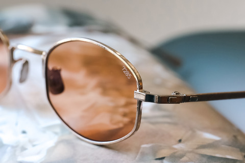 EYEVAN7285：アイヴァン7285 "1017 SUN" レンズの向こうに時代を映し、静かに主張するミニマルな輝き。 : eyewear ...