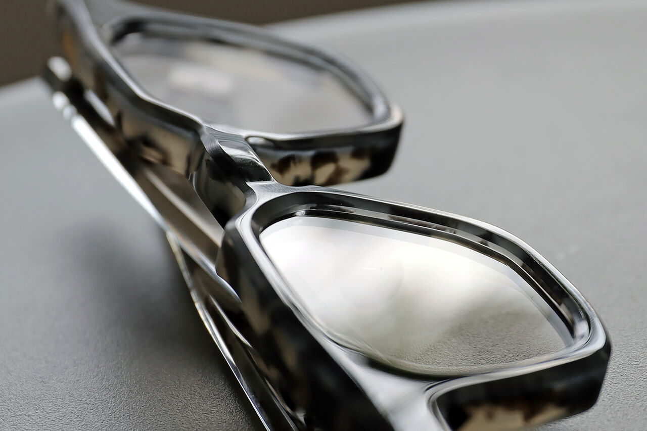 exclusive model】Selenite with FLAT Lens " Selenite "と" FLAT Lens "が生む新た ...