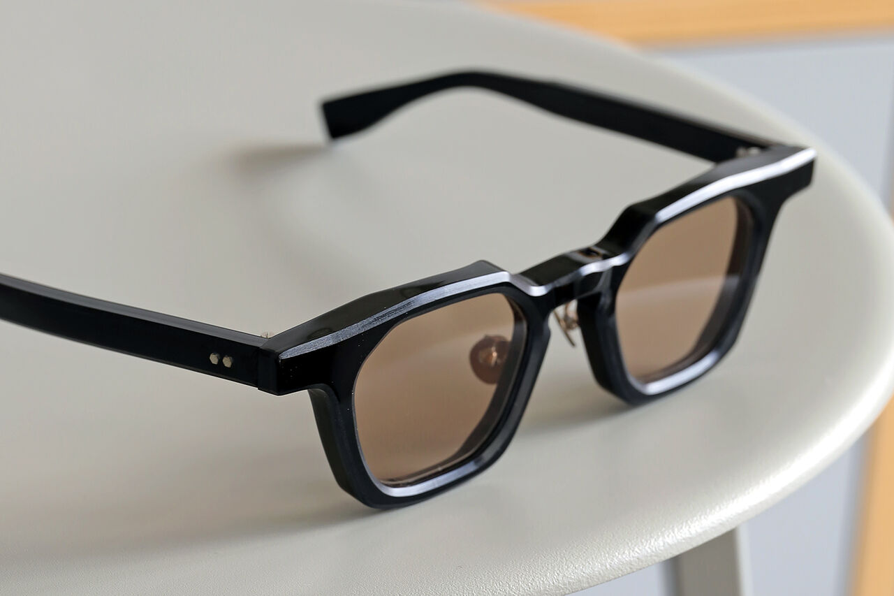 exclusive model】Selenite with FLAT Lens " Selenite "と" FLAT Lens "が生む新た ...