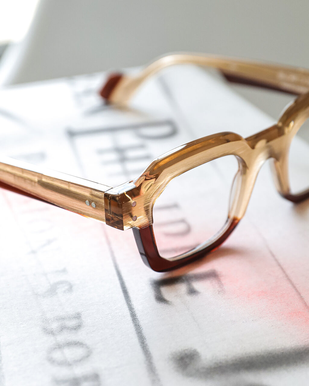 「知的なのに、どこか愛嬌がある。かけた瞬間、優しさ3割増し。」 JEAN PHILIPPE JOLY：ジャンフィリップジョリー 新作 ...