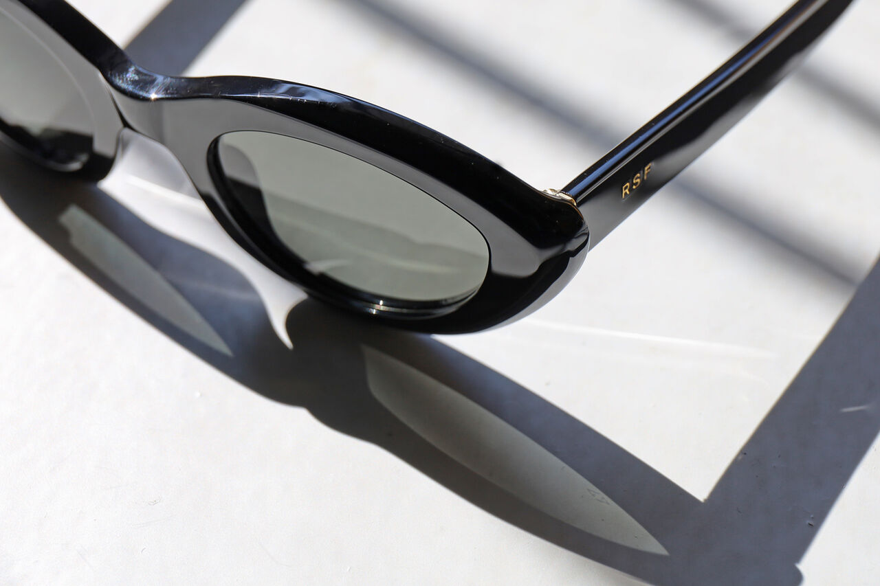 RETROSUPERFUTURE ブラックアイコン：レトロスーパーフューチャーのブラックサングラスで魅せる最旬スタイル | 日本国内に再上陸。国内では当社のみの取扱 : Re ...