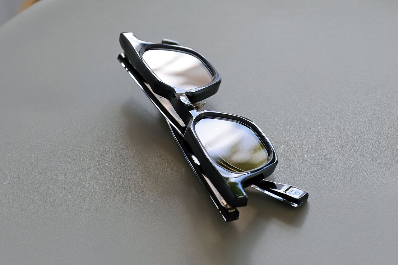 exclusive model】Selenite with FLAT Lens " Selenite "と" FLAT Lens "が生む新た ...