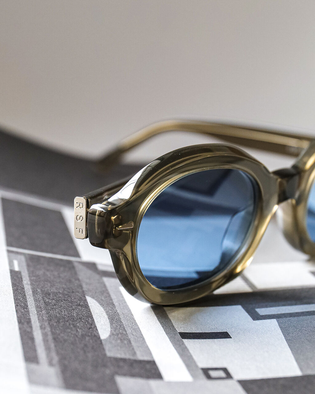 知る人ぞ知る、もう手放せない「使うたびに魅力が増す深み」 RETROSUPERFUTURE：レトロスーパーフューチャー " MARZO " あのクリアオリーブが限定数だけ再入荷 : Re ...