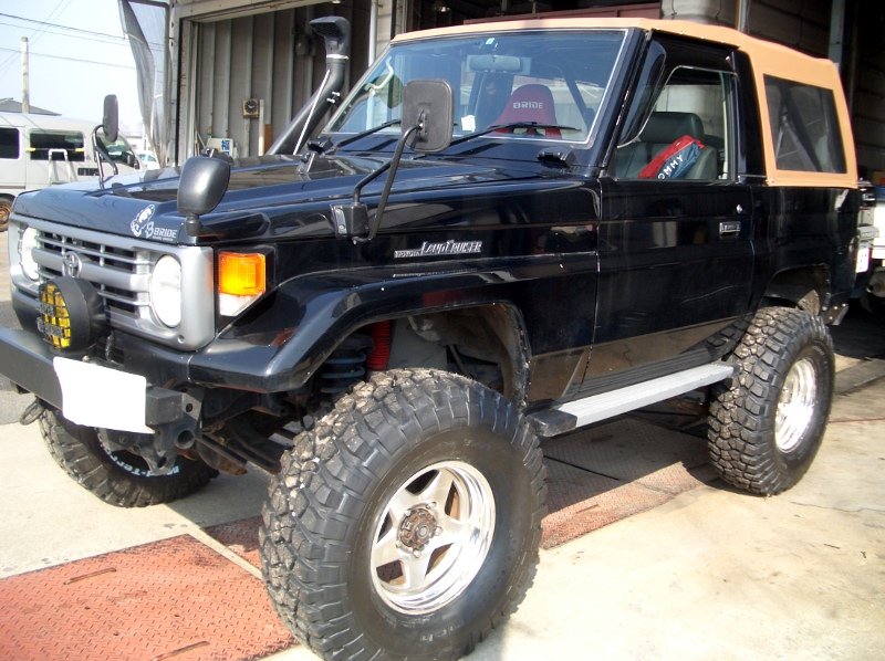 佐賀の福岡モータース 鈑金塗装とランクルも得意な整備工場 : ランクル（HZJ71）のオーバーフェンダー取付け