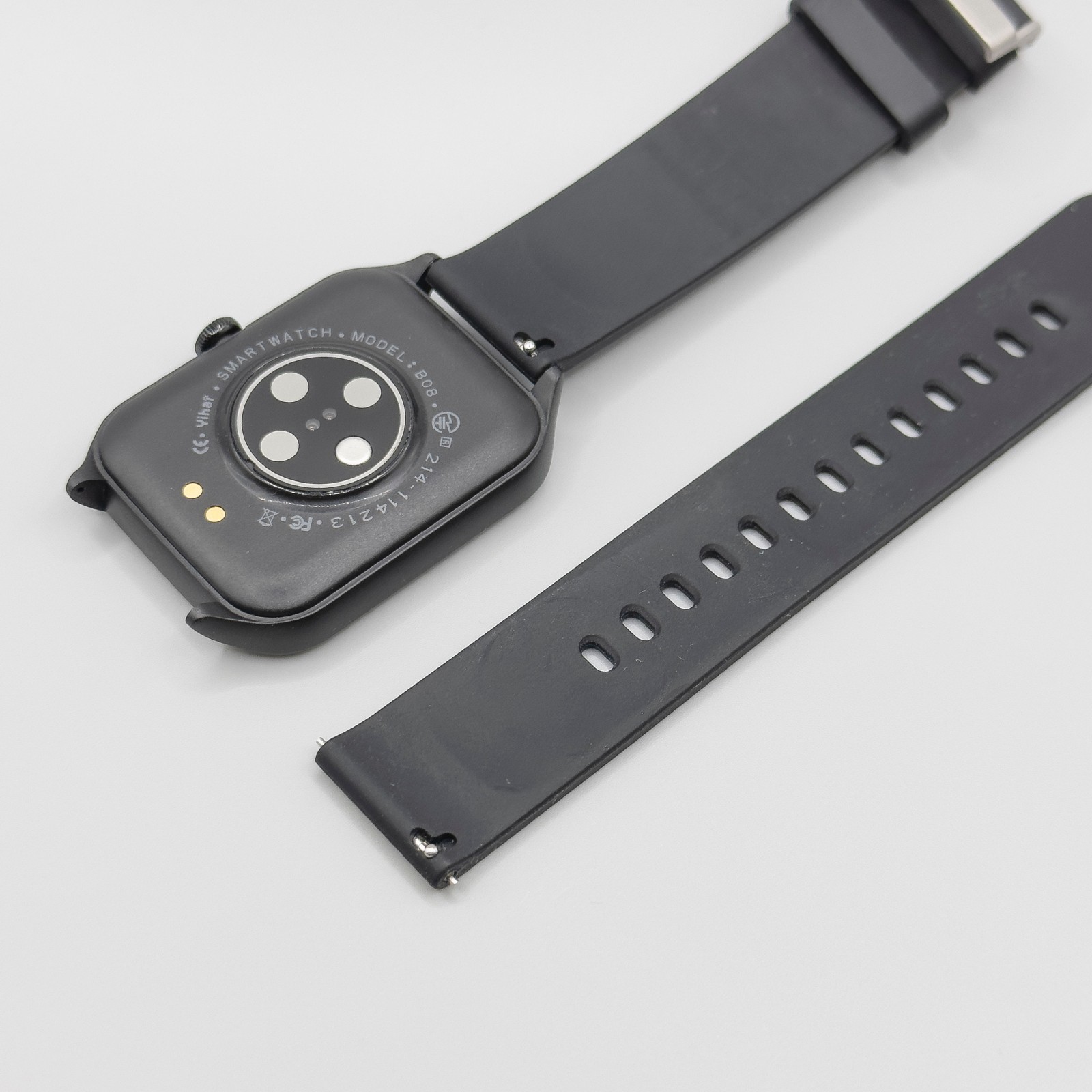 Yihai B08 / お手頃価格なのにとても多機能で使いたくなるスマートウォッチ : 狐丸の「これ買ってみました」