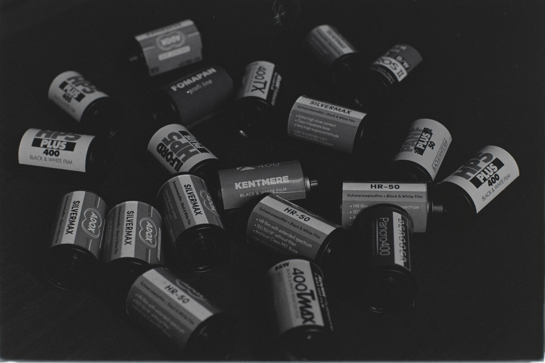 D76 vs. Rodinal 現像液の違いとは : Darkroom Door