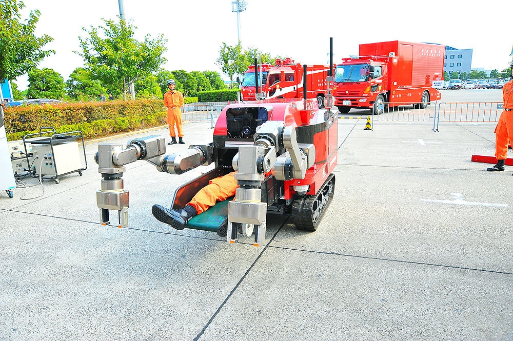 無人救助ロボット : 消防車