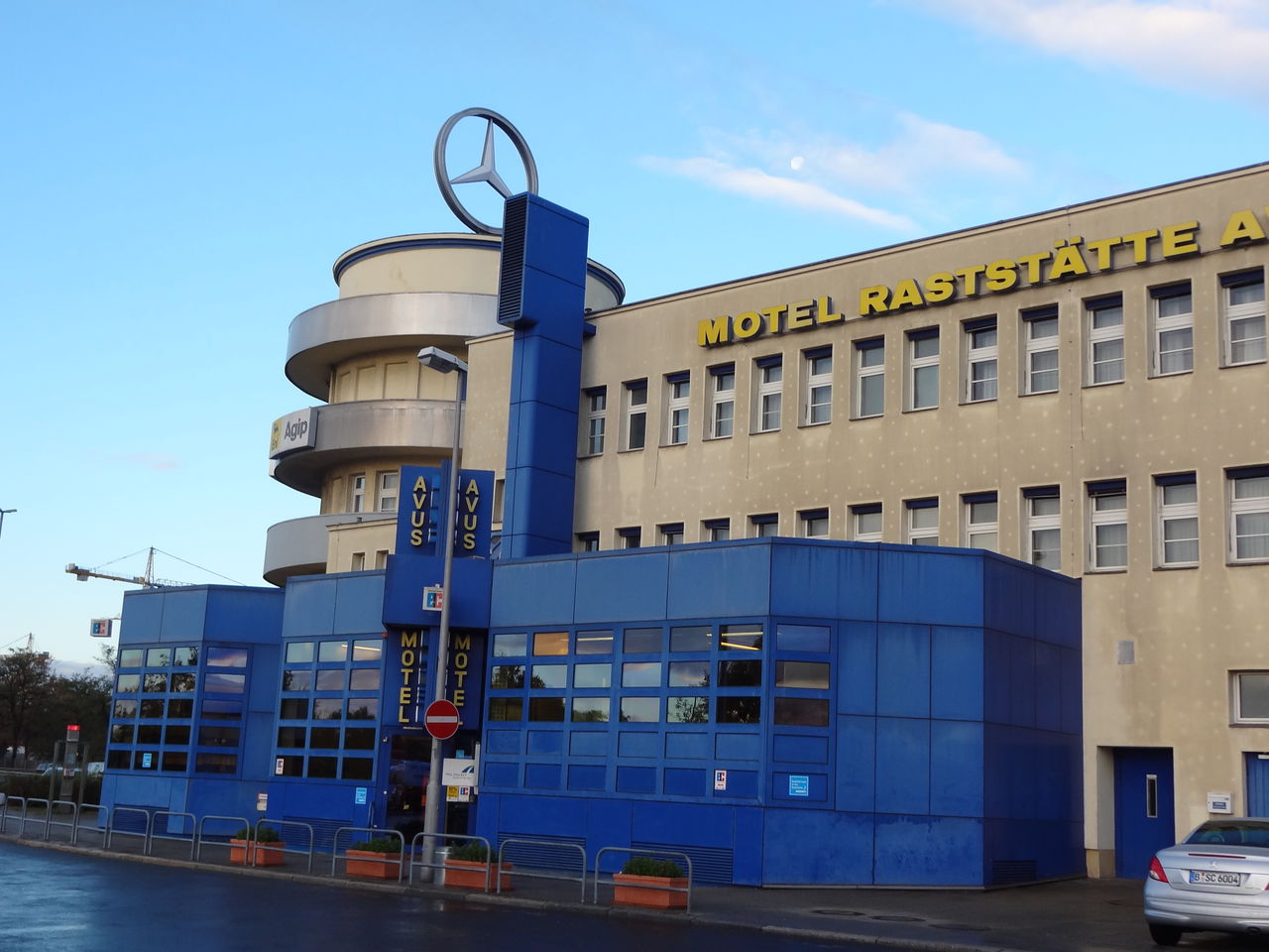 ベルリン空港からWESTCREUZヴェストクロイツ駅経由 ARTEMIS とAVUS MOTELへの行き方 : ジョニーのサウナクラブの歩き方