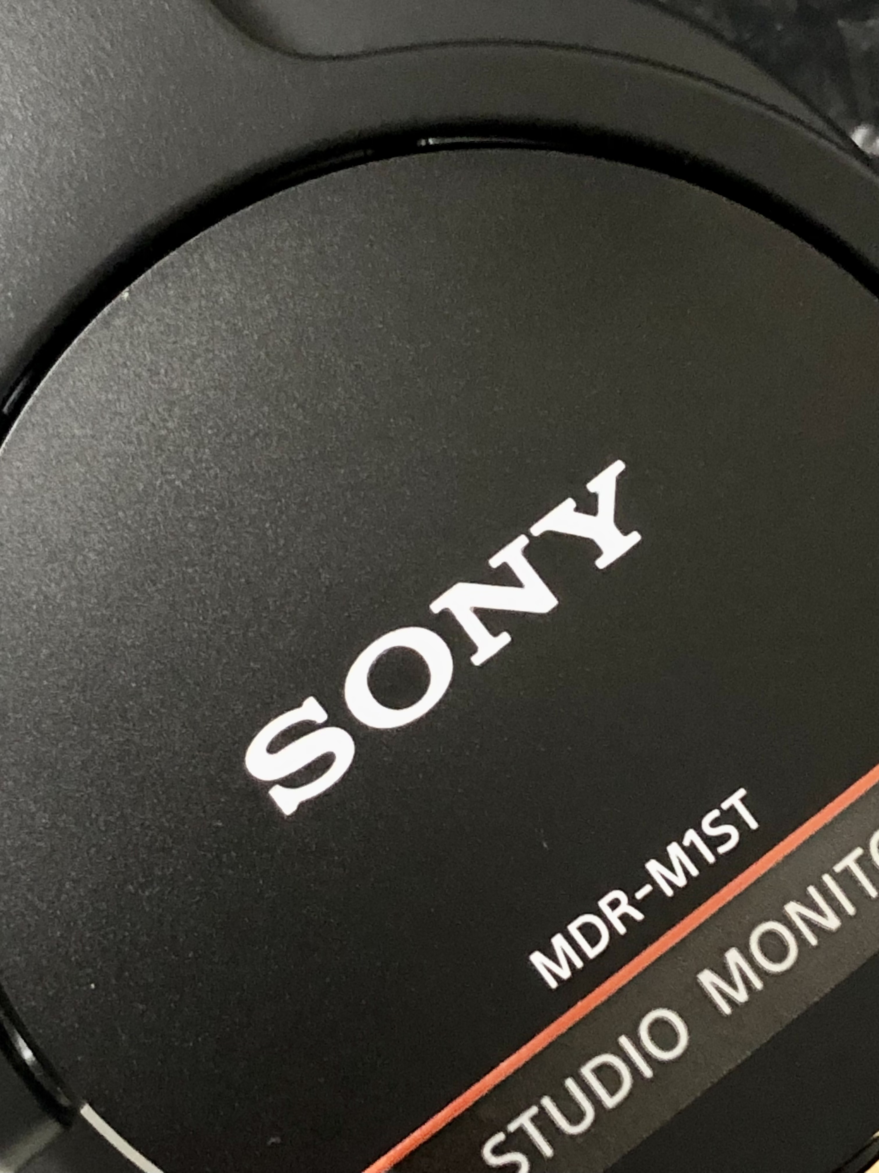 たまにはヘッドフォンでもいいですか？「SONY MDR-M1ST」の塗装亀裂と塗料剥離はやはり製造不良でした。 : 今どきカセットデッキでいいですか？