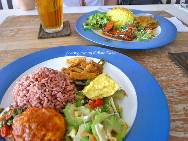 バレ・ダハール：Bale Dahar : バリ島 and フローティングフラニー