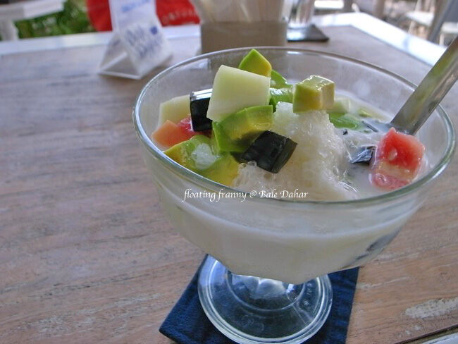 バレ・ダハール：Bale Dahar : バリ島 and フローティングフラニー