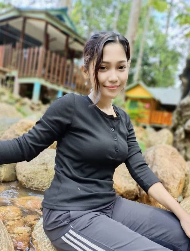 『Nur Amira Syahira』116 : フリーダム ルーム