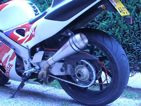 エキゾーストック : こちらは爆音系 HONDA RVF400 (NC35)